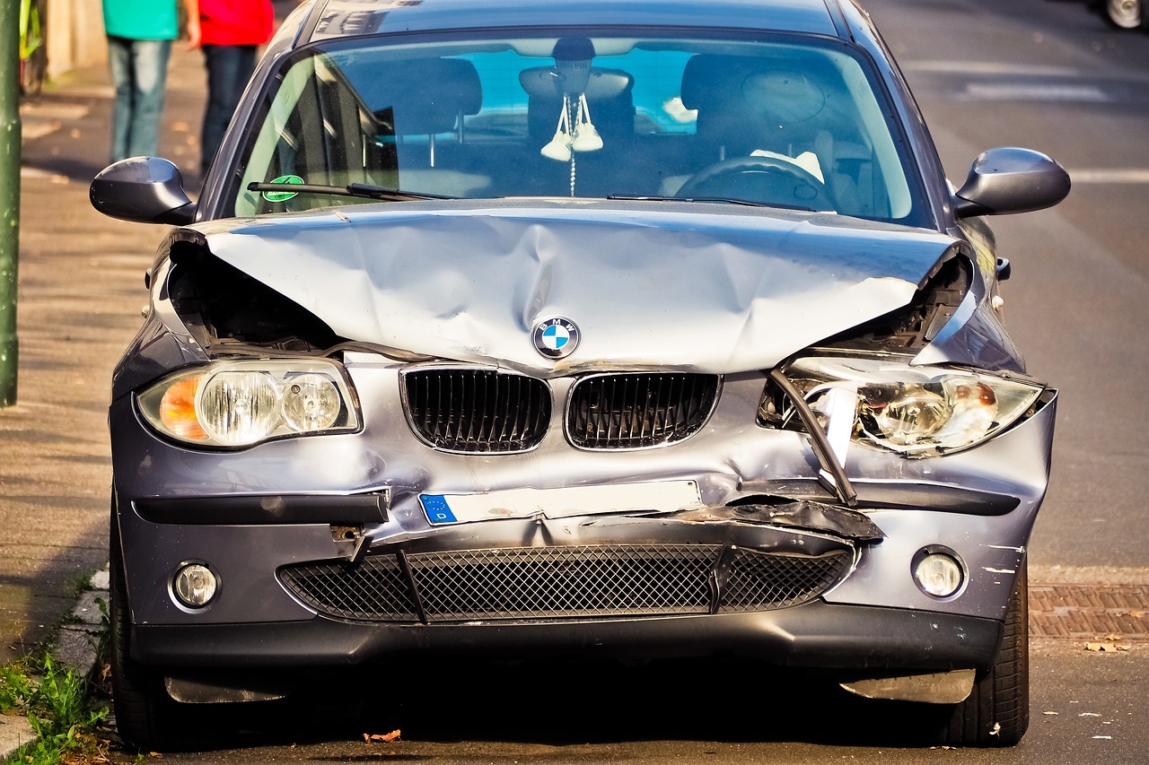 Quand et pourquoi changer un capot de voiture